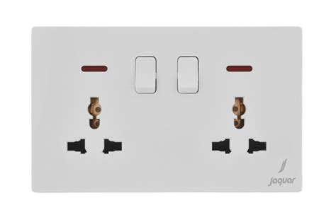 13a Universal Switched Socket With Indicator White