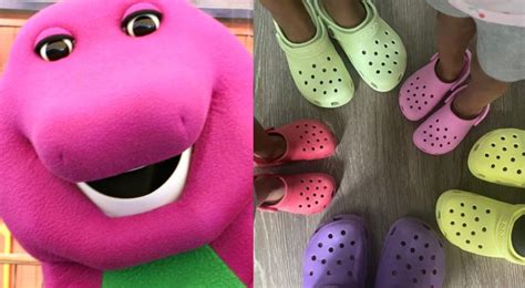 Barney Ya Tiene Sus Propias Crocs Checa Las Fotos