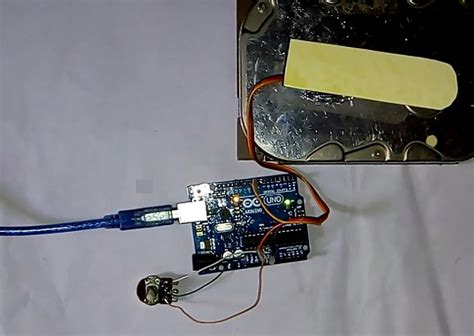 Control A Servo Motor Using Potentiometer