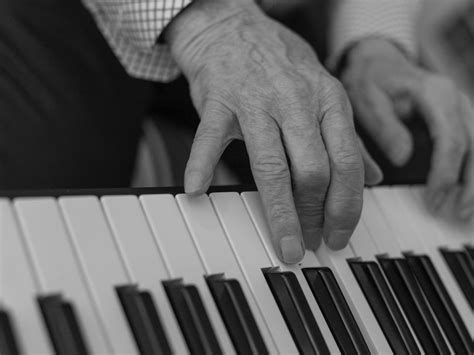 Хобі яким варто зайнятися щоб сповільнити старіння мозку і залишатися розумнішими в старості