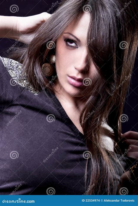 Belle Pose Sensuelle De Femme Photo Stock Image Du Assez Femelle 22534974