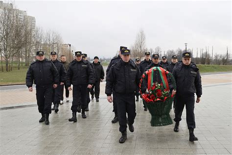 Сотрудники Следственного комитета наводили порядок в мемориальном комплекс Тростенец