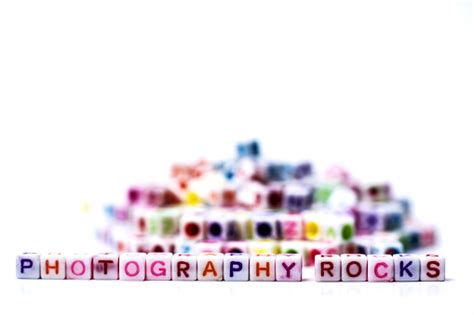 사진 바위 흐릿한 배경에 쌓여 다른 문자와 두 단어 사진과 바위를 작성하는 형성 플라스틱 문자 타일을 사용하여 개념적 접근 0명에 대한 스톡 사진 및 기타 이미지 Istock