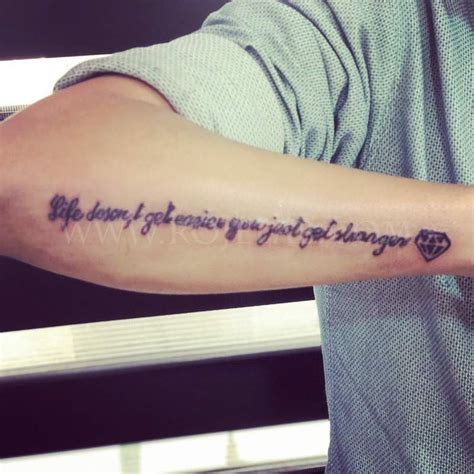 تتو بدن رژلب