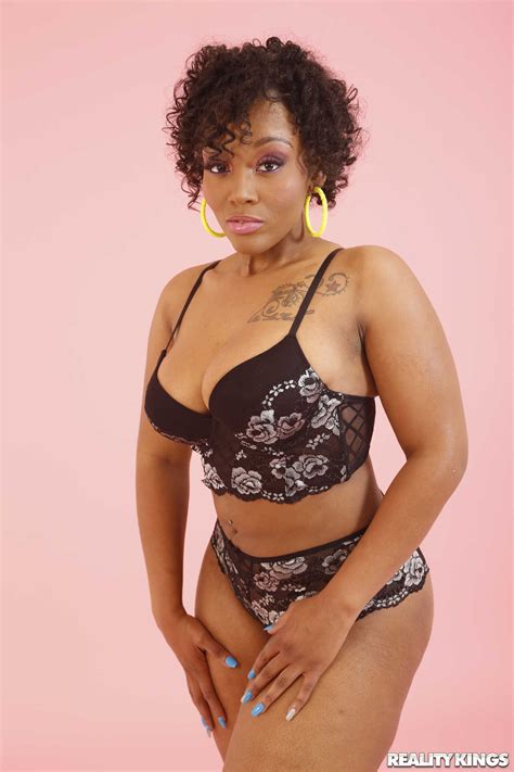 Mimi Curvaceous Round And Brown