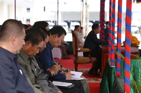 សម្ដេចតេជោ ហ៊ុន សែន អំពាវនាវប្រជាពលរដ្ឋគោរពច្បាប់ចរាចរណ៍ កុំឲ្យថ្ងៃបុណ្យចូលឆ្នាំចិន ក្លាយជាទុក្ខ