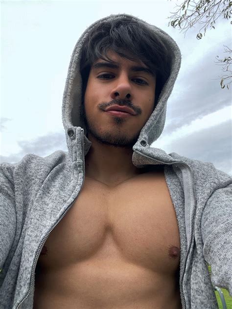 Hard Pecs R Gaymuscleworship