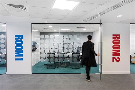 طراحی داخلی دفتر اداری استارت آپ آرل