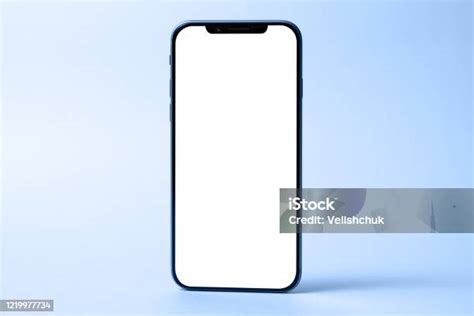 스마트 폰 모형 빈 화면과 파란색 배경에 고립 된 그림자와 전화 최신 기술 소셜 네트워크 및 응용 프로그램 가벼움의 상징 신선도 의 경쾌함 복사 공간 0명에 대한 스톡 사진