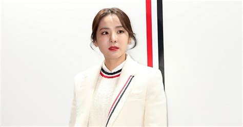 포토 산다라박 잘 차려입은 매니쉬 룩