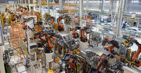 자동차 조립의 현대 기술 자동차 산업의 공장 기계 평면도의 생산 및 조립을 위해 쇼핑하십시오 자동차의 부품을 용접하는 과정 사진 Unsplash의 생산력 이미지