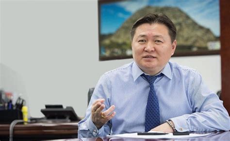 Хөгжлийн банкны тэргүүн дэд захирал асан Ч Энхбатыг яллагдагчаар татаж хилийн хориг тавьжээ