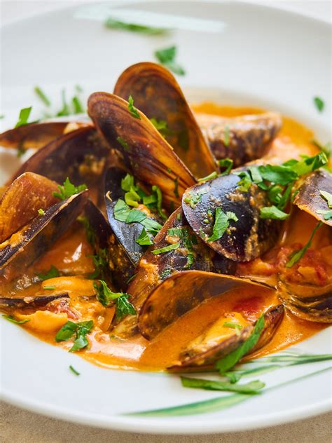 Mussels In Creamy And Spicy Tomato Sauce Recipe Delice Recipes