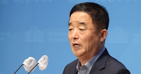 이동관 전 청와대 홍보수석 자녀 학폭 관련 기자회견하는 강득구 의원