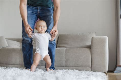 cột mốc phát triển của trẻ và những đặc điểm nhận biết