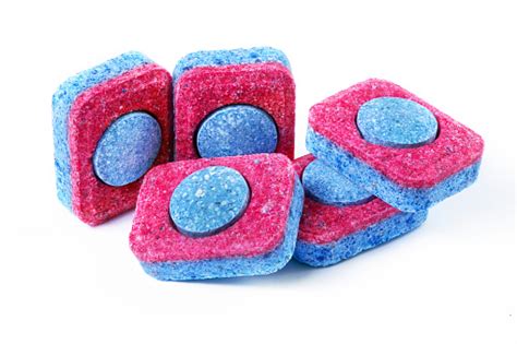 흰색에 분리 된 접시를 청소하기위한 식기 세척기 정제 세제 또는 세척제 5가지 개체에 대한 스톡 사진 및 기타 이미지 5가지 개체 가사 집안일 가정 생활 Istock