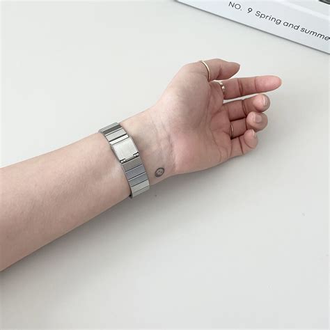 모드니츠 필름증정당일출고 브레이슬릿 애플워치스트랩 실버 메탈 커버케이스 네온 심플 데일리 스포츠밴드 스트랩 실버 체인 큐빅 메탈 케이스 1 2 3 4 5 6 7 세대