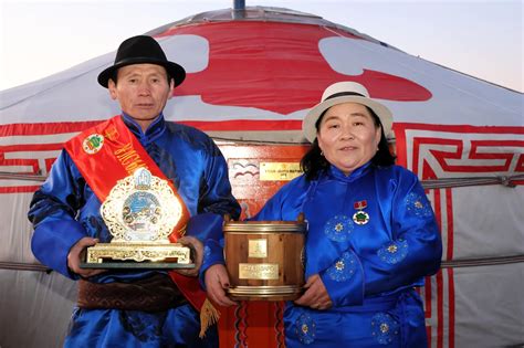 ГОВЬСҮМБЭР АЙМГИЙН СҮМБЭР СУМЫН МӨНХ БАГИЙН МАЛЧИН Ц АЛТАНЗУЛЫН ӨРХ ГЭР БҮЛ “МОНГОЛ УЛСЫН АВАРГА