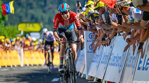 Maxim Van Gils Botst Met Vrachtwagen Tijdens Trainingsritje Op Rustdag Maar Kan Dinsdag Starten