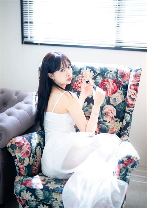 藤川らるむ、美脚も透けるプリンセス級ワンピースショットを公開「惚れ惚れする」 Entame Next アイドル情報総合ニュースサイト