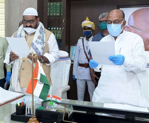 नवनिर्वाचित हफिजुल हसन अंसारी को स्‍पीकर रबींद्रनाथ महतो ने दिलाई शपथ