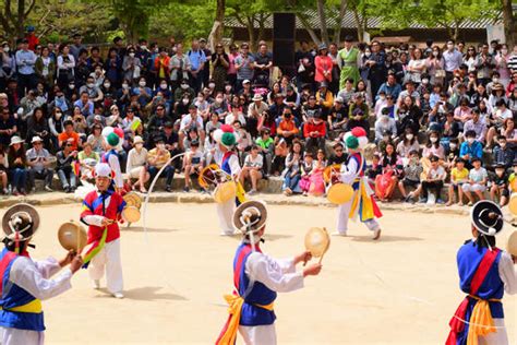 The Most Generous People Regularly Do These 14 Things Without Thinking