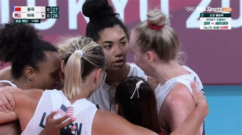 2020 도쿄 올림픽 팽팽했던 1세트를 끝내는 톰슨의 스파이크 중국 Vs 미국 Sbs