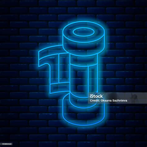 벽돌 벽 배경에 고립 빛나는 네온 라인 카메라 빈티지 필름 롤 카트리지 아이콘 35mm 필름 캐니스터 필름 스트립 사진 작가 장비 벡터 고풍스런에 대한 스톡 벡터 아트 및