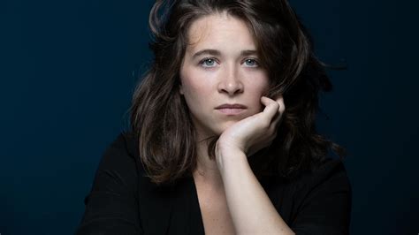 Autorin Emma Becker über Prostitution Sex Ist Eine Dienstleistung Geworden Nicht Nur Im