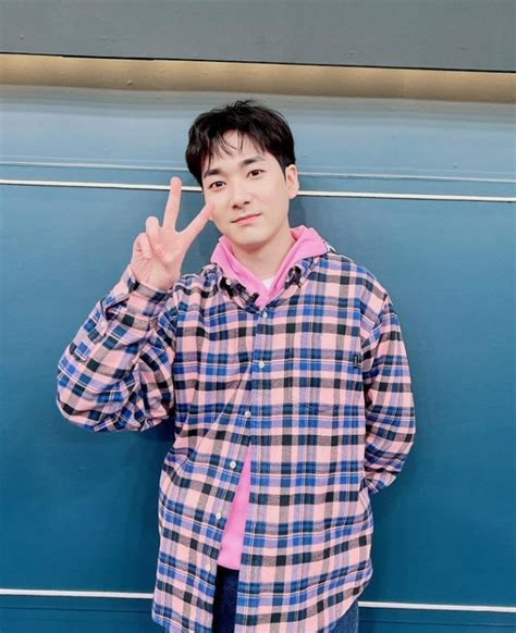 Aron S High Cost Fan Meeting Controversy Divided Opinions Among Fans Kpopmap