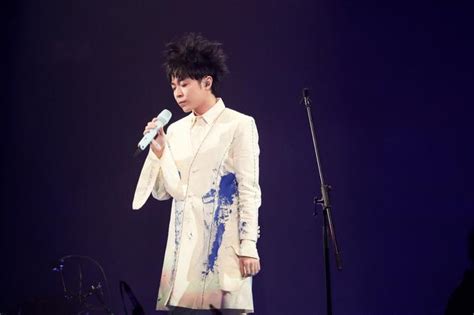 人在做青峰在看 吴青峰亲自录制演唱会观赏守则 手机新浪网