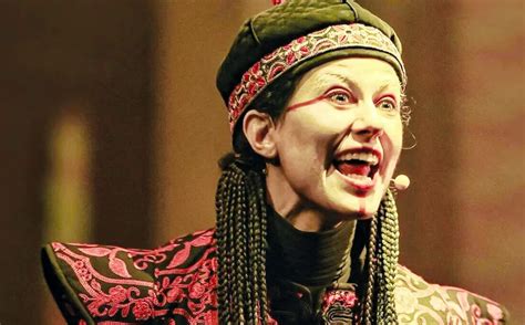 پدیده‌ای به نام دلنیا هنرمندی که شب‌های کاخ سعد آباد را ‌تحت تاثیر‌ قرار داد روزنامه هفت صبح