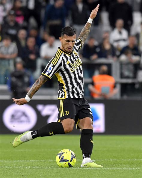 ดูดีมีสไลต์ ยูเวนตุส เปิดตัวเสื้อแข่งกราฟิกขนม้าลาย ผลิตจากวัสดุรีไซเคิล 100 Thai Pack Magazine