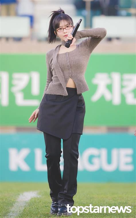 버스터즈 타카라 ‘시선 사로잡는 안경 비주얼 축하공연 [hd포토]