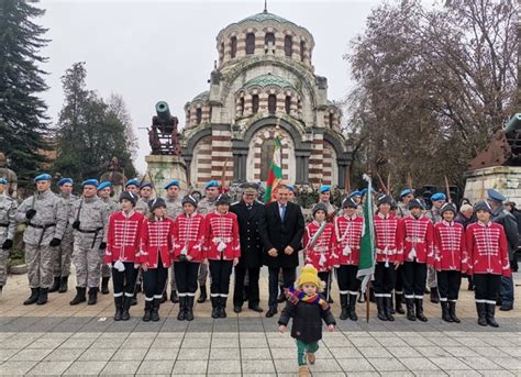 Плевен За Плевен Плевен чества на площад „Възраждане“ 146 години от Плевенската епопея снимки