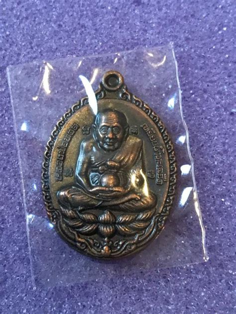 หลวงปู่ทวด เปิดโลกเศรษฐี 55 Ennxo