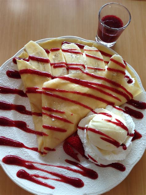 무료 이미지 식물 과일 요리 식품 생기게 하다 아침 식사 빵 굽기 아이스크림 디저트 휘핑 크림 착빙 단맛 벨기에 와플 거리 빵집 오븐 팬케이크