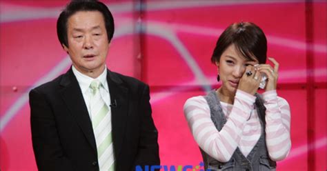 [포토엔]이효리 아버지 앞에서 그만 눈물쏟아