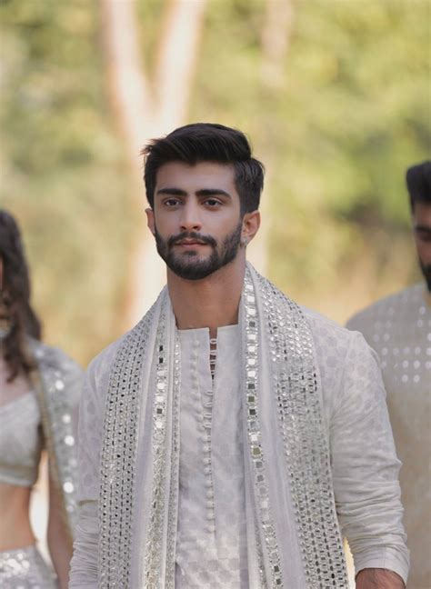 Pin By Kanwal On Pakistani Actresses Wedding Outfit Men Indian Wedding Clothes For Men Best