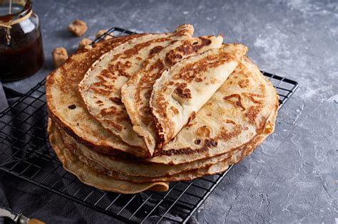 회색 돌 테이블에 제공 베리 잼과 전통적인 수제 팬케이크 상단보기 복사 공간 건강한 식생활에 대한 스톡 사진 및 기타 이미지 건강한 식생활 그릇 달콤한 음식 Istock