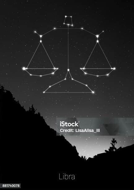 천칭 자리 조디악 별자리 갤럭시와 뒤에 공간 아름 다운 밤하늘에 숲 풍경 실루엣으로 서명합니다 깊은 우주 배경에 천칭 자리