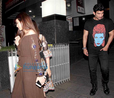 Sushant Singh Rajput Kriti Sanon And Her Sister Snapped Post Dinner At