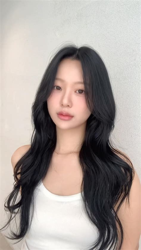 한남동미용실 올망 단아 여리여리해🩵🫧 그레이스펌 스타일 전체적인 볼륨감 잡아주는 부드럽고 네추럴한 컬이 매력적인 디자인🫧 쌀쌀해지는 가을 겨울 날씨엔 톤다운염색 이죠