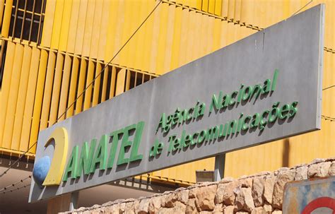 Novos papéis? Anatel mantém registro da marca "Anacom"