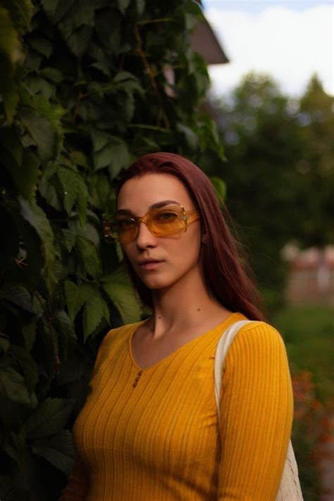 Портрет в жёлтом цвете