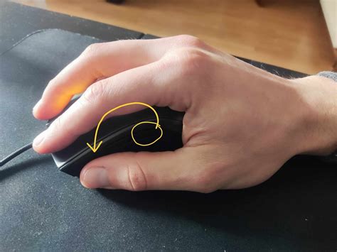 Large Gaming Mouse With Front Thumb Buttons Rmousereview