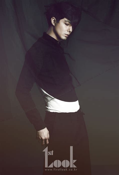 최근 공개된 조인성 화보 연예 포토 토크 네모판