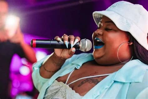 Mc Carol Espalha Cartazes Pela Cidade Com Rosto De Agressor Veja