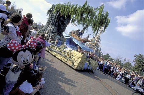 Pocahontas Turns 25 Her Legacy At Disneyland Paris Travel To The Magic