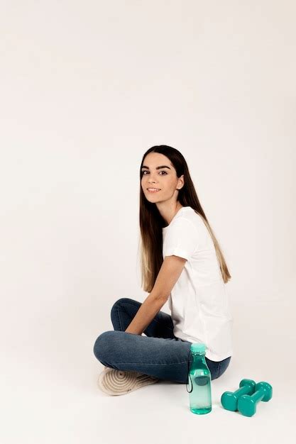 Rapariga Descansando Depois De Treinar Foto Gr Tis